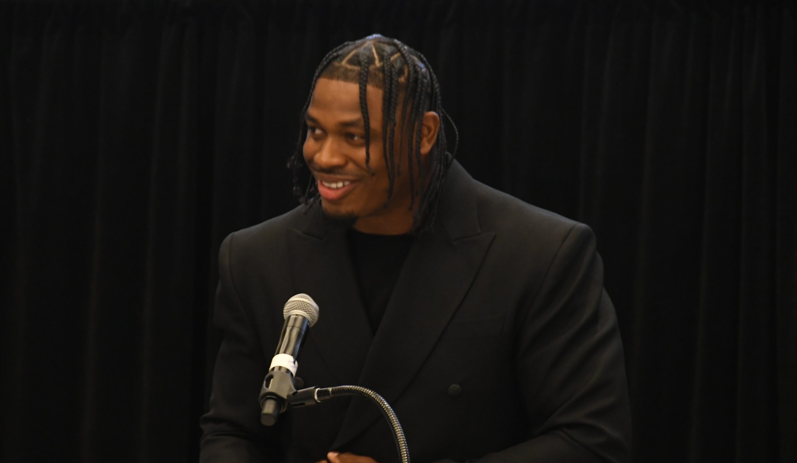 Newark Mayor Honors NFL Star With a Key to the City – NJ Urban News